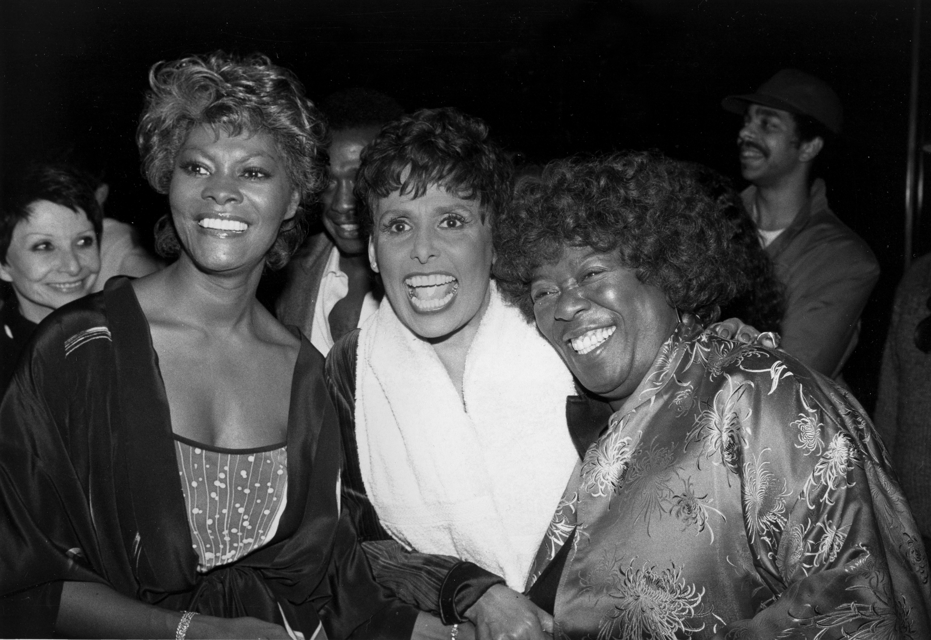 Dionne Warwick meets double during surprise appearance on ‘SNL’ - The ...