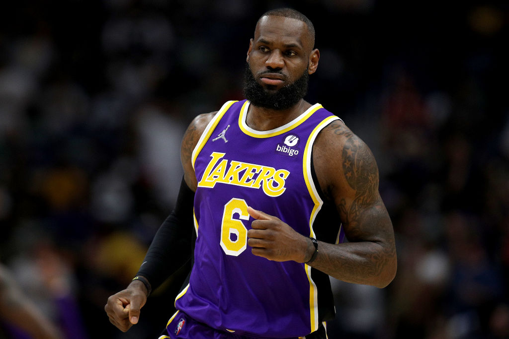 Lakers’ LeBron James surprises students in Ohio on their last day of ...