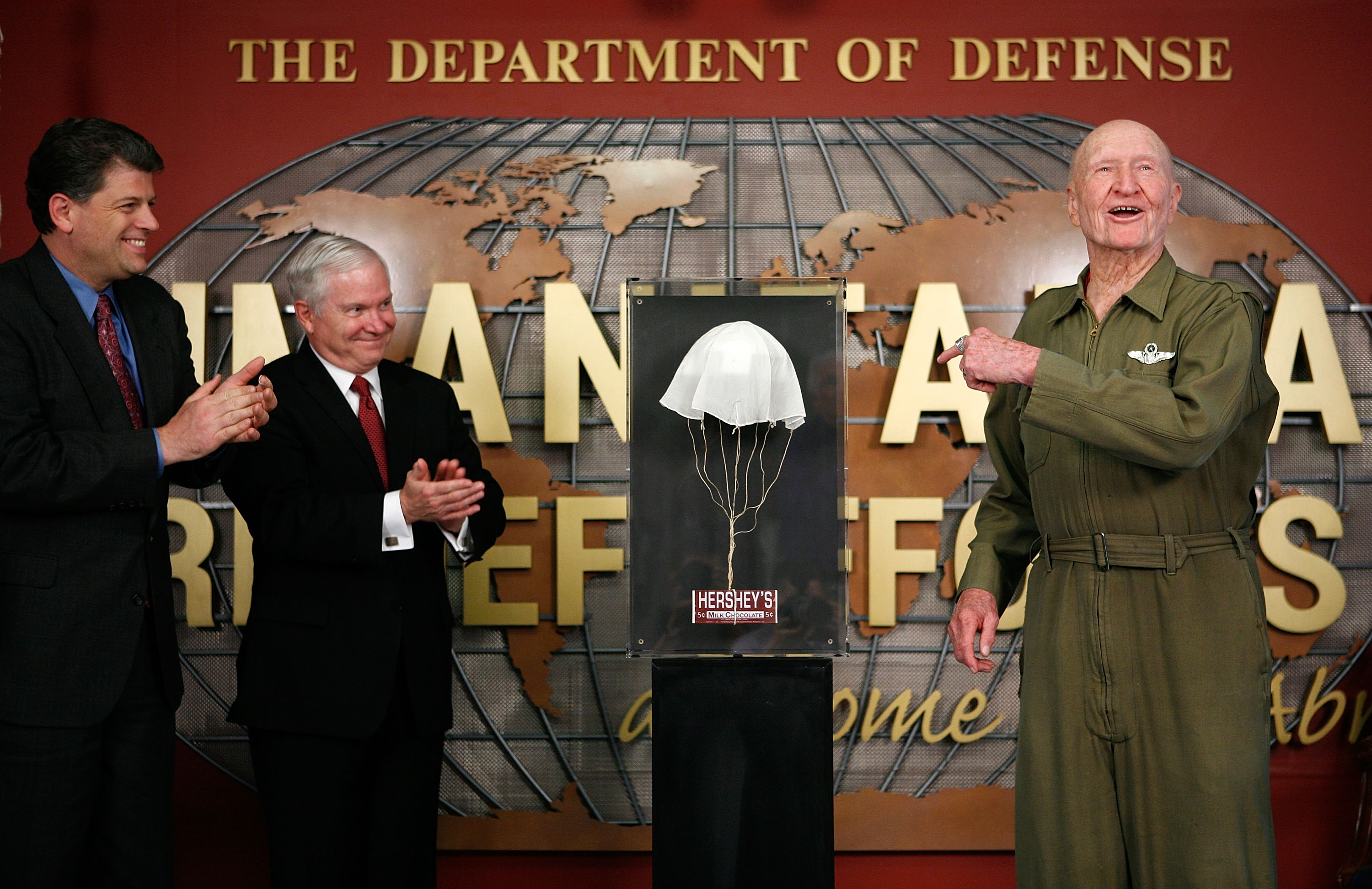 Colonel Gail Halvorsen, known as the ‘Berlin Candy Bomber,’ dies at 101 ...