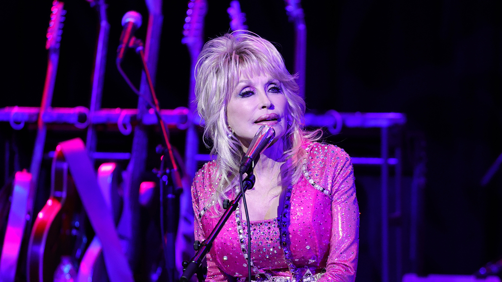 Dolly Parton Offers Words of Wisdom for Kelly Clarkson on grief