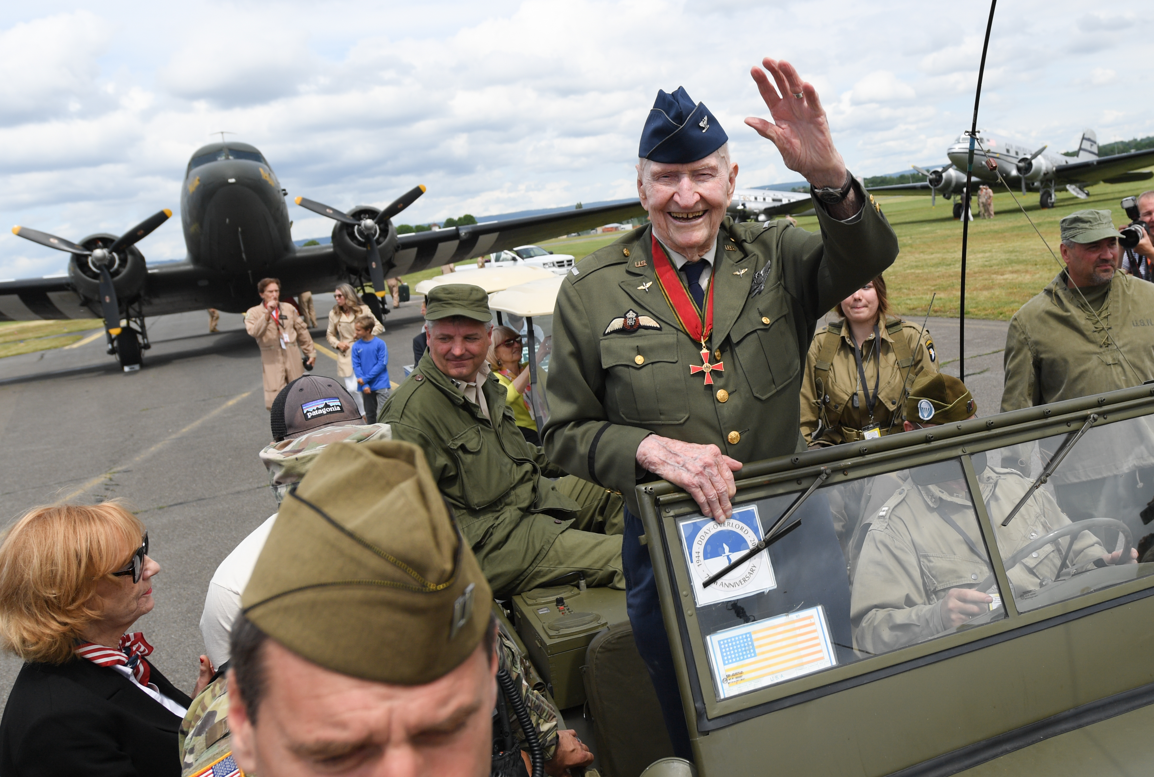 Colonel Gail Halvorsen, known as the ‘Berlin Candy Bomber,’ dies at 101 ...